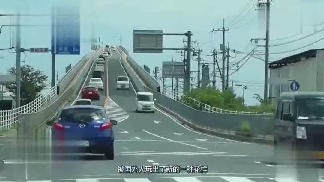 世界上第一座建在水下的桥,比水面低1米,敢走的人不怕被水淹?