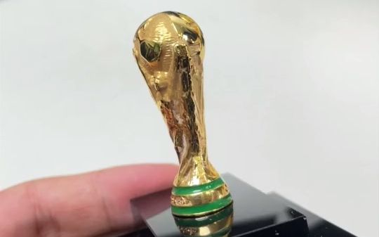 2022卡塔尔世界杯大力神杯奖杯模型