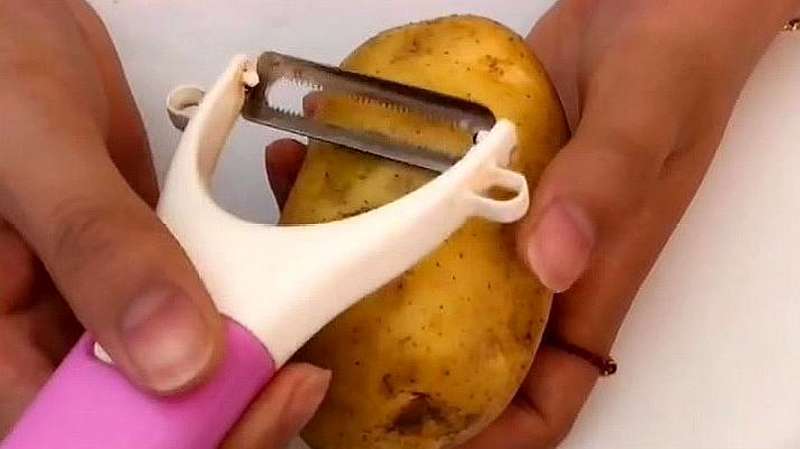 用了这么多年削皮刀,今天才知道它还有这用处,真是长见识了