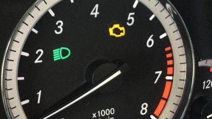 发动机故障灯亮,为什么汽修工不建议换氧传感器?钱要...