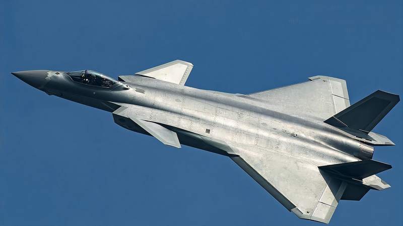 以歼-20为假想敌,美军利用AR训练飞行员,模拟真实空战环境