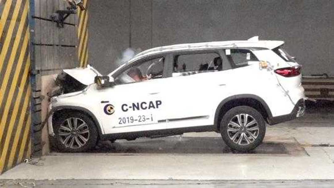 看看瑞虎8 1.6T以50公里时速正面100%碰撞后会发生什么?