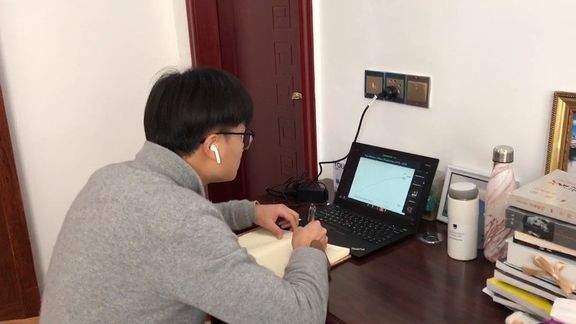 #清华如期开课第一日# 坐标广东,今天上午10:50,清华大学苏世民书院...