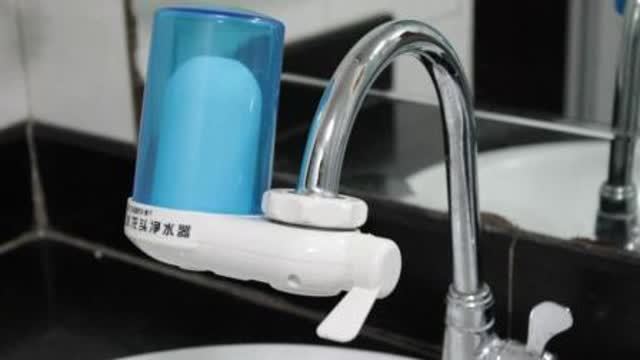 还在用净水器?教你一招,3毛钱成本自制净水器,干净又卫生,赶紧去试一试