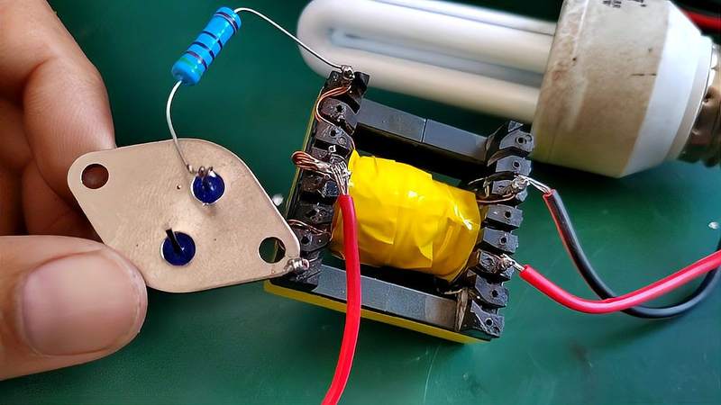 简易单管逆变升压器,只用三个元件也能点亮节能灯