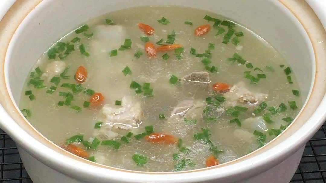 教你排骨汤的正确做法,汤汁清澈不肥腻,猪肉再贵也要炖给家人喝