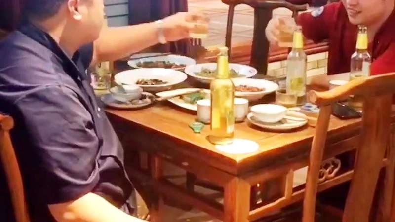这服务员多少一个月