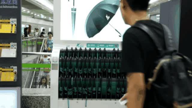 30万“共享雨伞”有借无还,创始人还乐坏了,网友:又被套路了