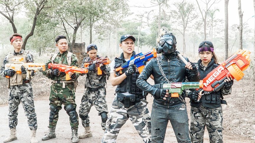 CS真人版:救援行动!没想到坏蛋撕票,老司机与坏人火力相拼!