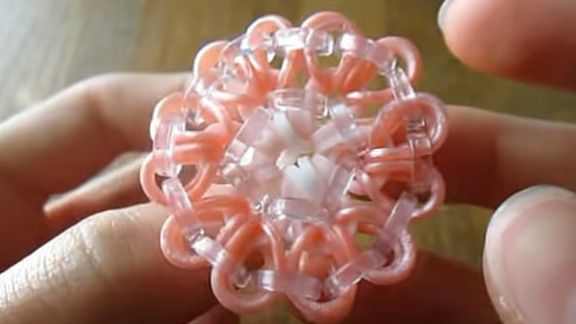 手工DIY制作:用橡皮筋制作独特、漂亮的的戒指