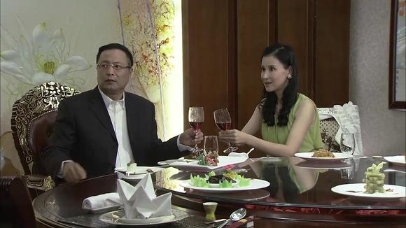 美女向老板暗示招标,老总秒懂意思,聪明人说话就是不一样