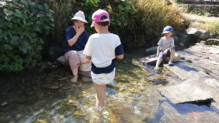 想要2艘橡皮艇,水深到膝盖左右,您说用哪种方案可行?