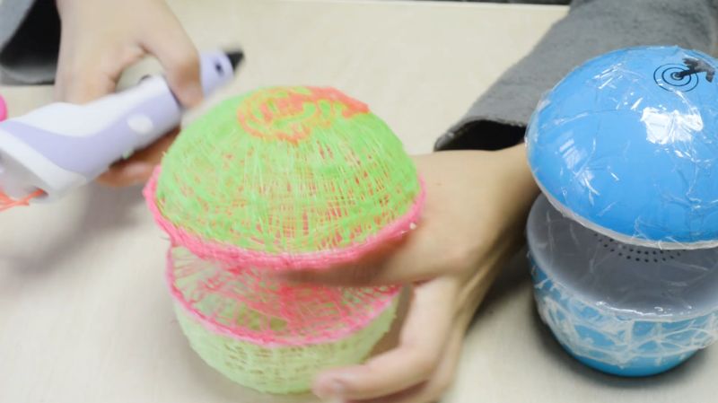 3D打印笔手工制作一个台灯音响——放在办公桌前作为装饰品