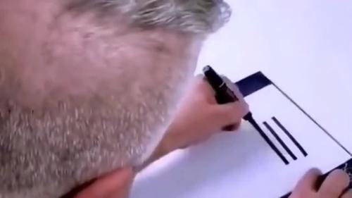 北京市网友,这老外写的中国字,是跟word文档学的吧,也太没有灵魂了