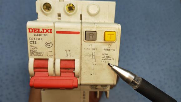 漏电开关上的30ma、0.1S分别代表什么意思?电工师傅教给你