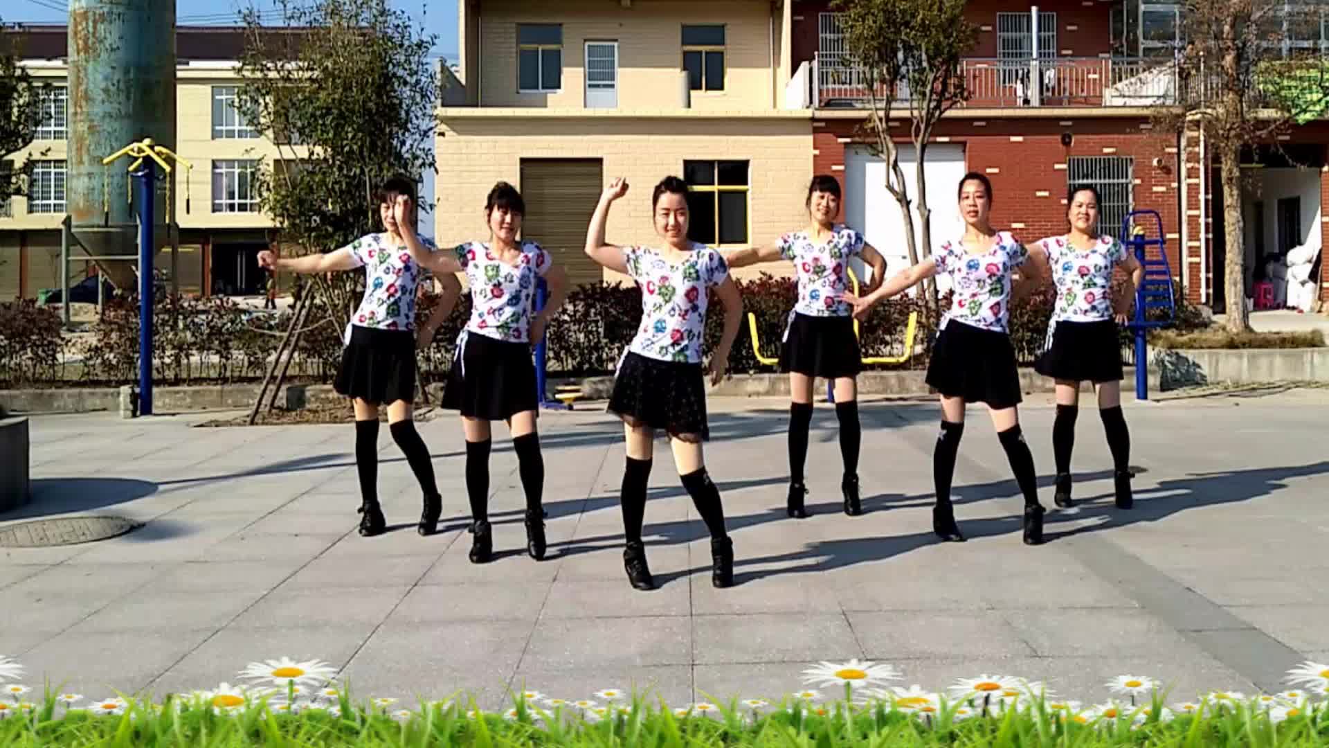 动感时尚广场舞《C哩C哩》最火的广场舞 C哩C哩 快来学吧