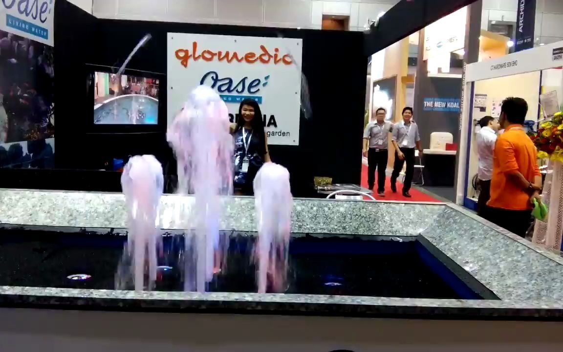 感应控制互动喷泉参展【几年前的】