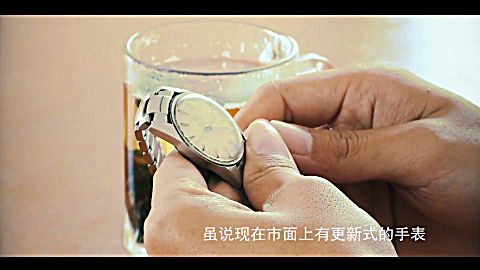 老人修表技术高超,工作室虽搬到乡下,却还是有很多人慕名而来