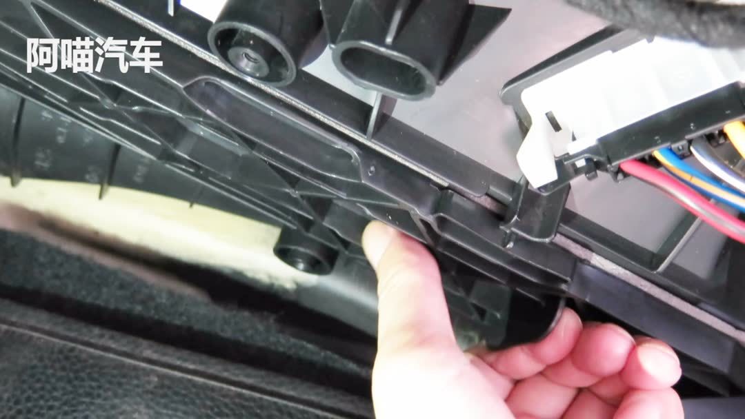 老司机手把手教你换车上这个配件,一次比4S省一百多,分分钟学会