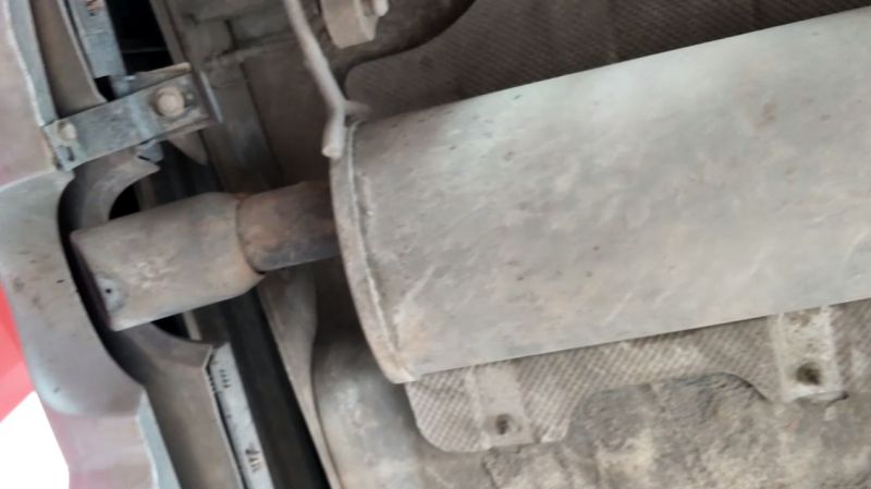 买二手车,观察排气管是否有这个东西,几秒钟把握发动机工作状态