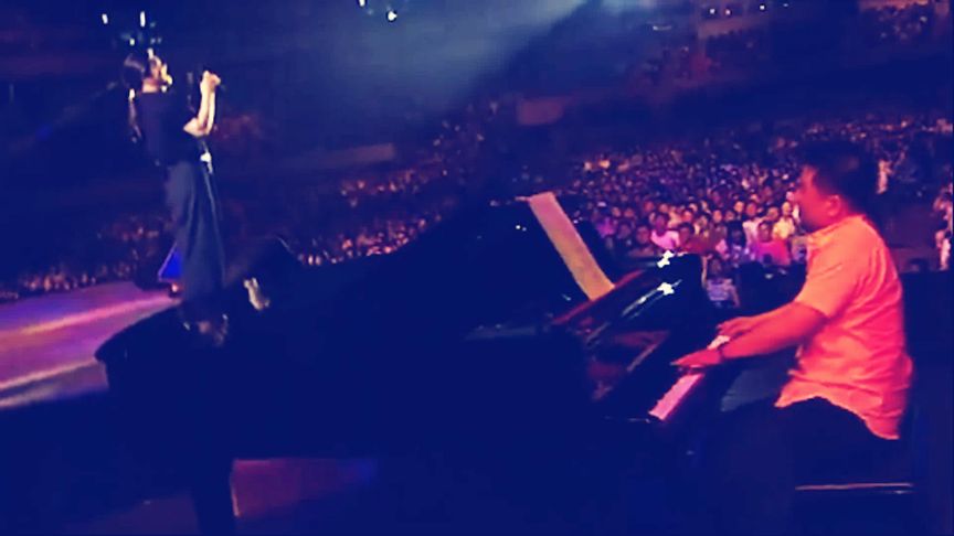 离不开你的原唱是一个唱好汉歌的大叔,听他唱千万次的问着实好听