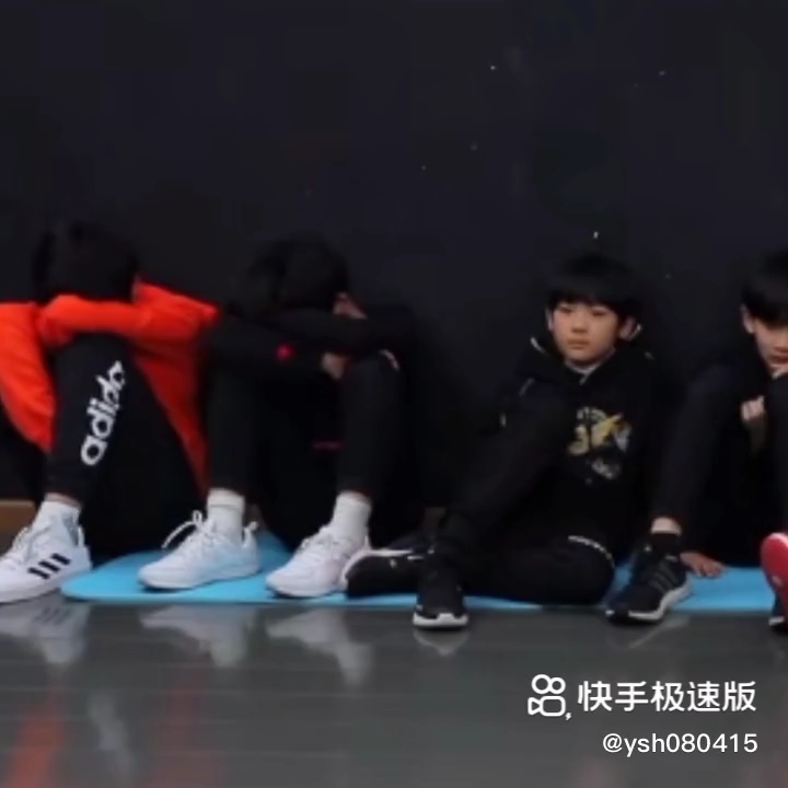 顺顺小时候又拽又可爱的 #TF家族张峻豪 #TF家族三代