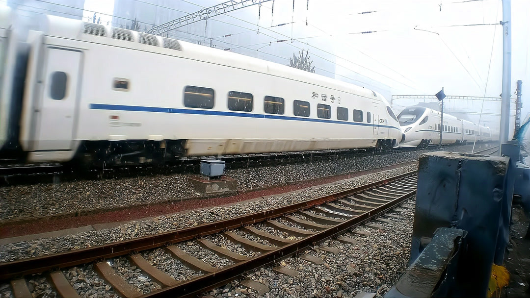 大雪天看CRH5A动车组走京哈线出北京