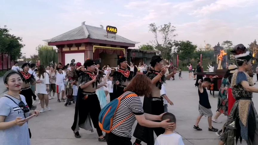 “秦汉风雲”实景剧,演出前的互动游戏!