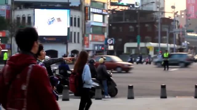 女司机摇到"666"车牌,前面2个字母哭笑不得:不好意思挂