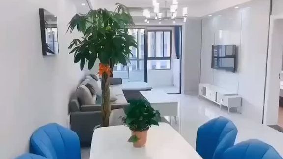 #幸福里好房推荐官 小区绿化覆盖率比较好,配套健身器材,小型篮球场,...