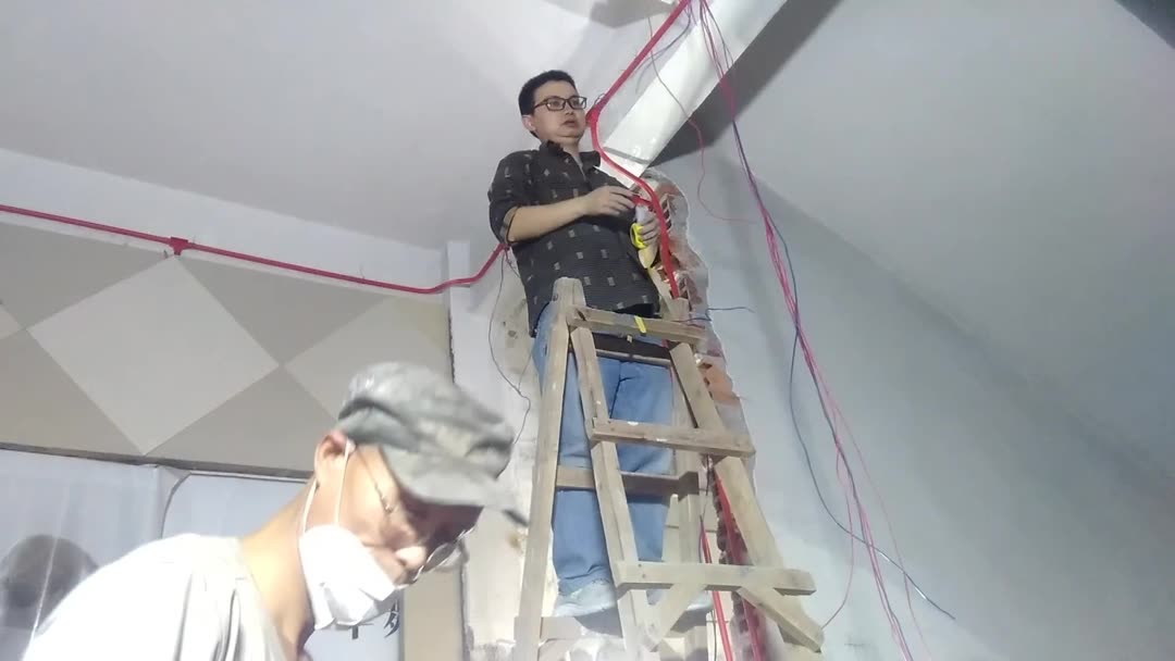 天花安装灯线方法