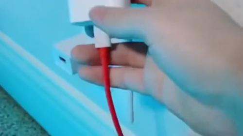 赶快告诉你的家人,充电器不要这么用,不然很容易引起爆炸