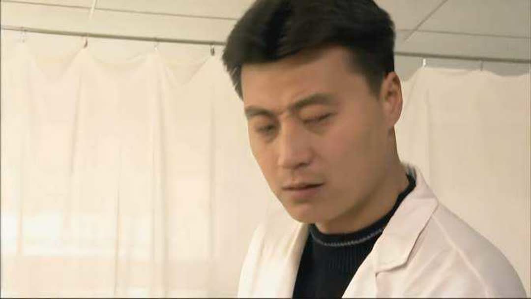 生死:医生在急救室救人,副主任却在纠结考试的事,配做医生吗