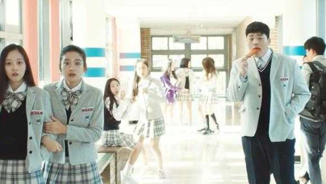 胖小伙疯狂健身减肥,瘦身成功后来到学校,同学们都看傻了