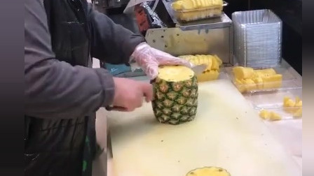 风味人间:这切菠萝的刀法,起码得有十年了吧
