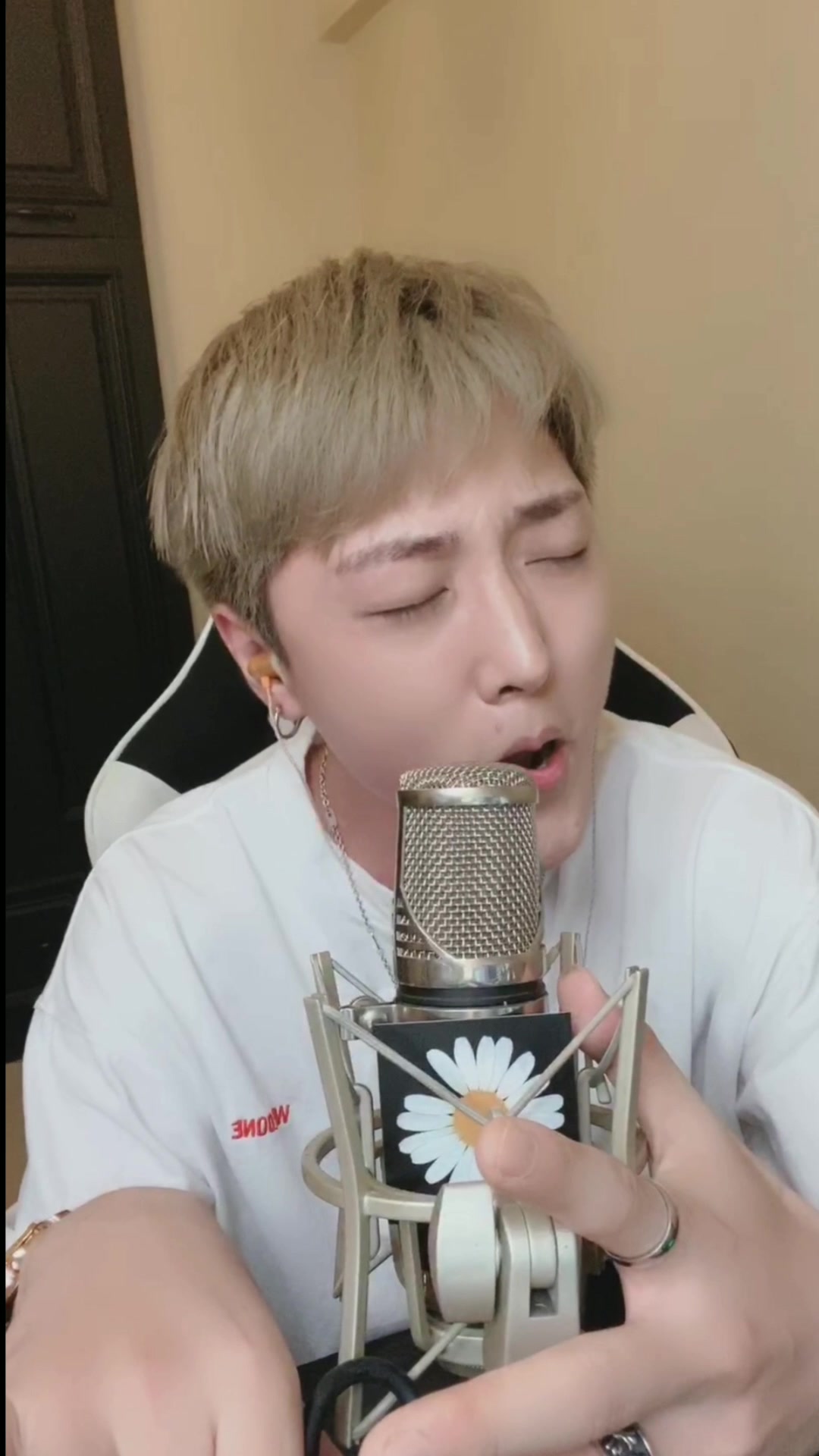 林志炫《没离开过》翻唱者:宁程程