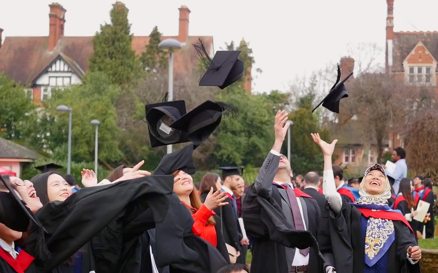 【莱斯特大学】英国毕业典礼背后的故事是怎样的?