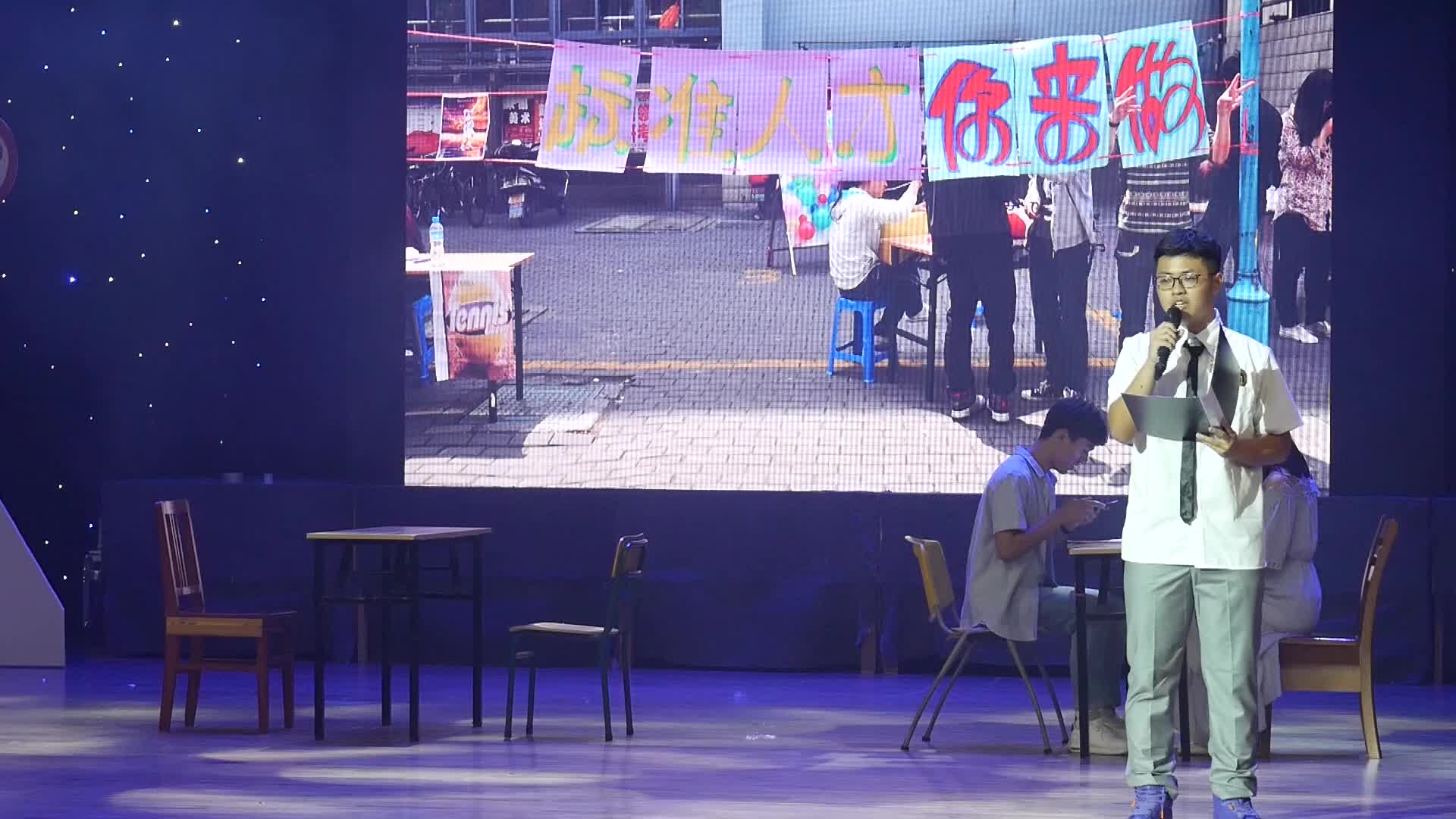 毕业晚会这些即将毕业的大学生