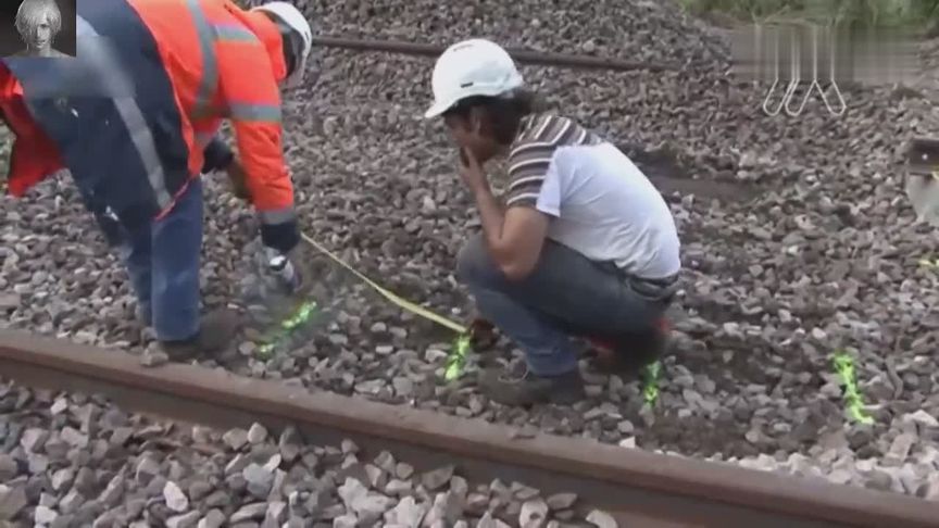 实拍:美国引为为傲的单轨建设技术,看完铺设过程我服