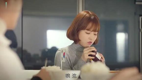 男主一脸不可思议的表情