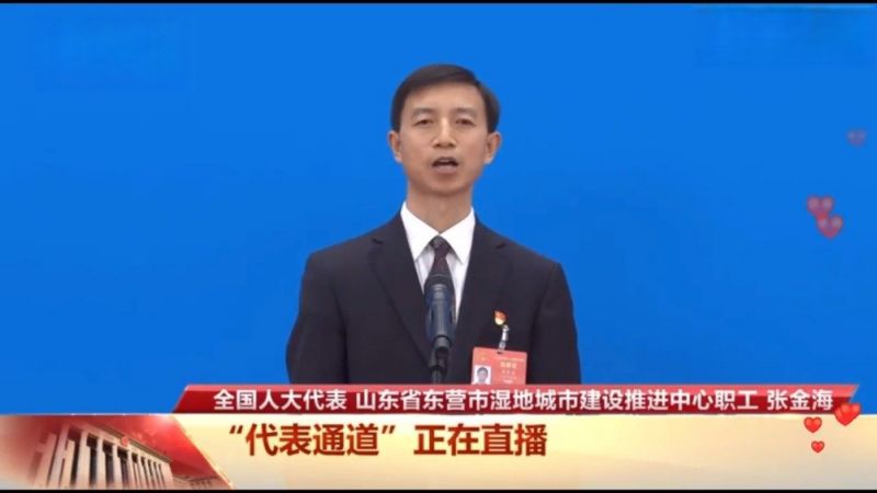 ...工人走上代表通道】3月8日下午,全国两会第二场“代表通道”采访...
