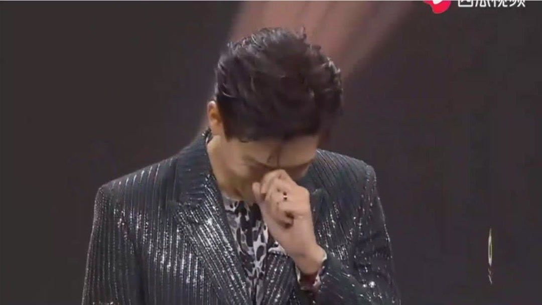 微博之夜:李现可爱五连拍,勾走了1万千少女的灵魂