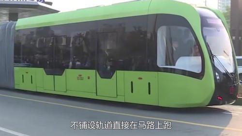 我国造世界首列无轨火车,不铺设轨道直接在马路上动,怎么做到的