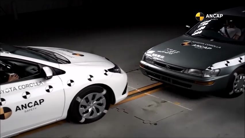 1998年卡罗拉与2015年卡罗拉碰撞测试,看汽车安全进化