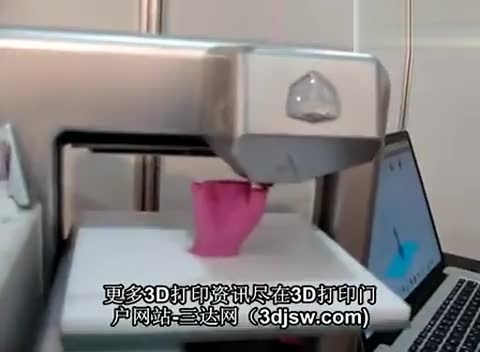 在学校使用3D打印机