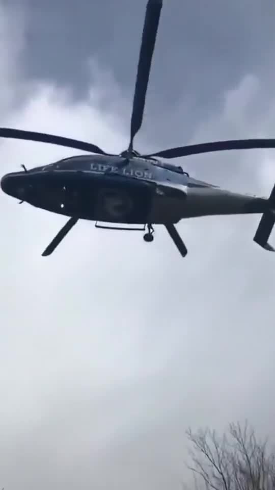 怪异的直升机!当直升机螺旋桨和摄像机的帧速率相匹配,螺旋桨就看似.