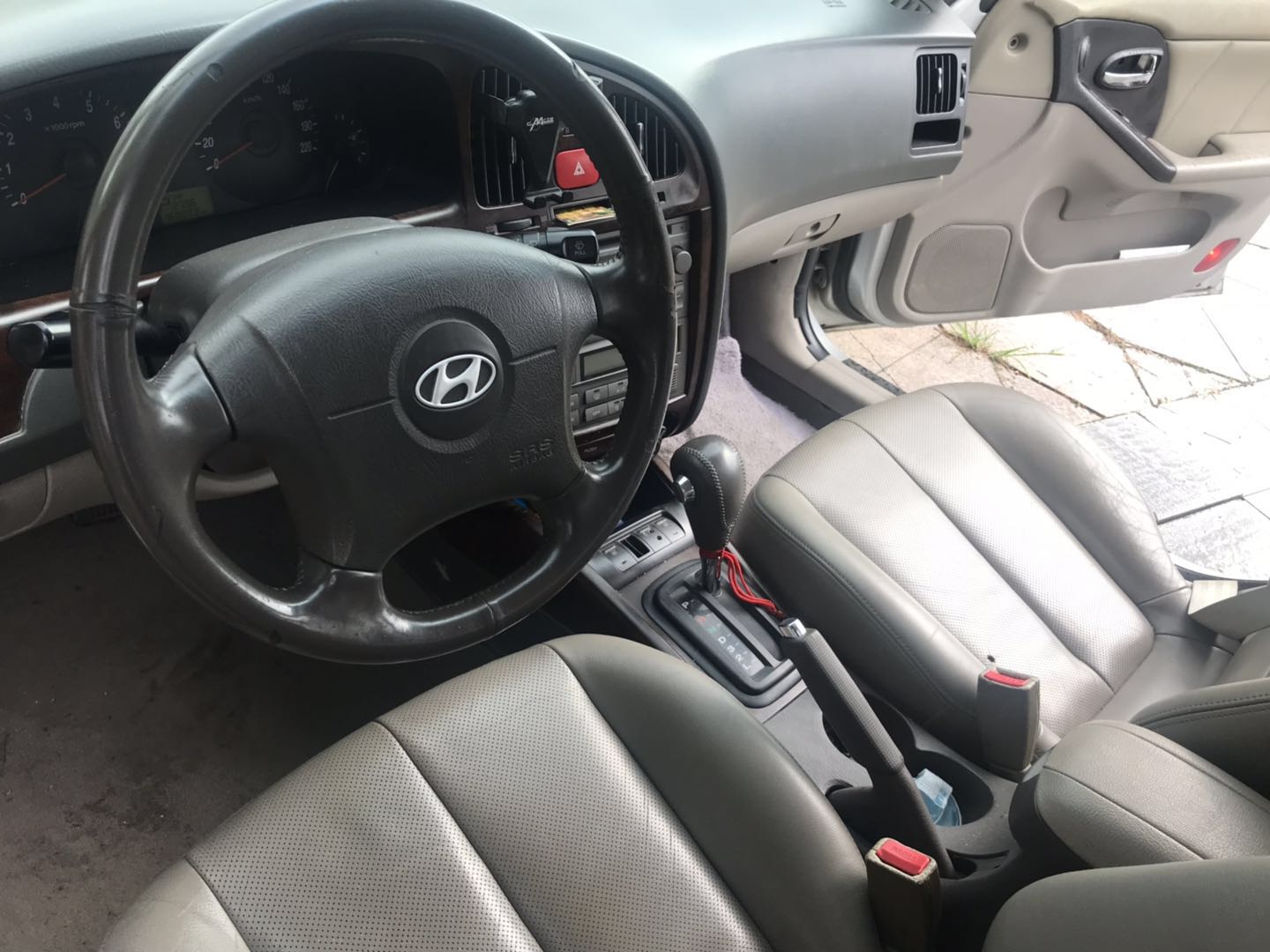 一万块钱买了台二手伊兰特,1.8自动挡,发动机很好还带座椅加热