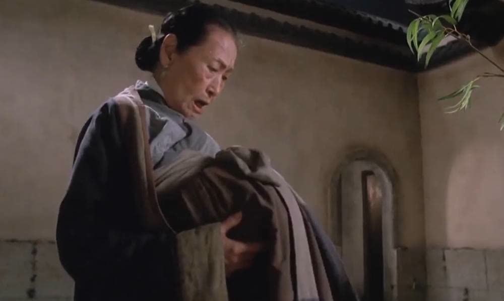 吴孟达钻进孕妇肚子里投胎,没想到钻进八十岁老太的肚子,笑死我了