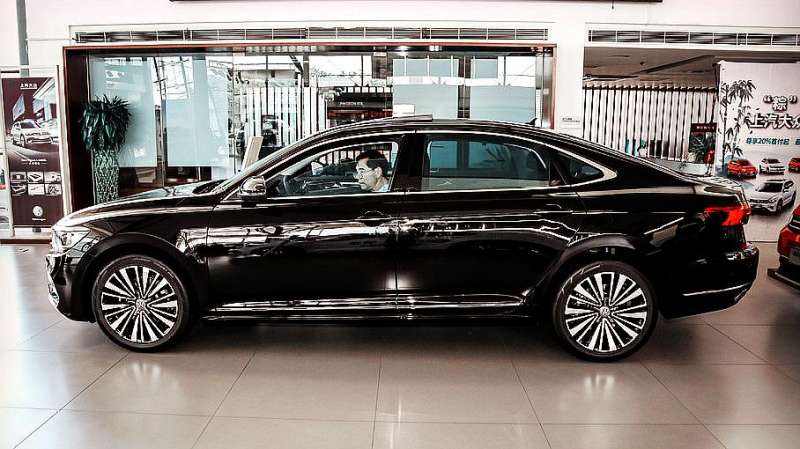 德系安全也遭质疑!帕萨特碰撞测试,A柱差点断掉,原因究竟为何