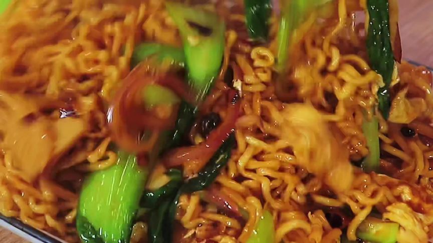 #炒方便面 #炒泡面 #泡面神仙吃法 这么简单的夜市同款炒方便面